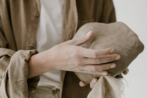 Best Types Of Clay For Throwing Ceramic Pottery: A Clay Buying Guide ...